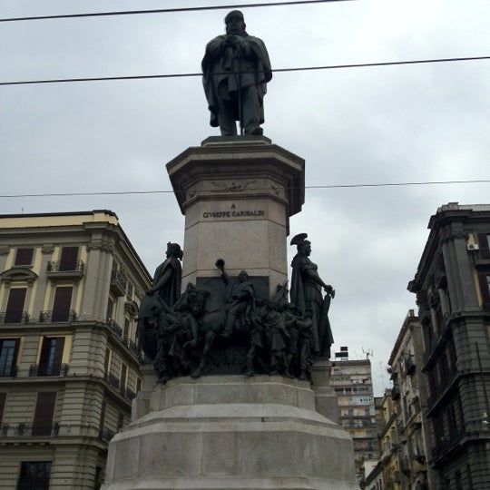 Piazza Giuseppe Garibaldi - Plaza in Napoli