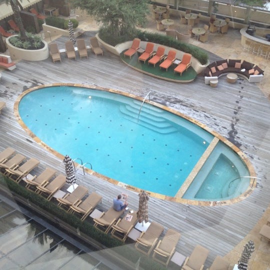 Four Seasons Pool - Hotel Pool in Downtown Houston