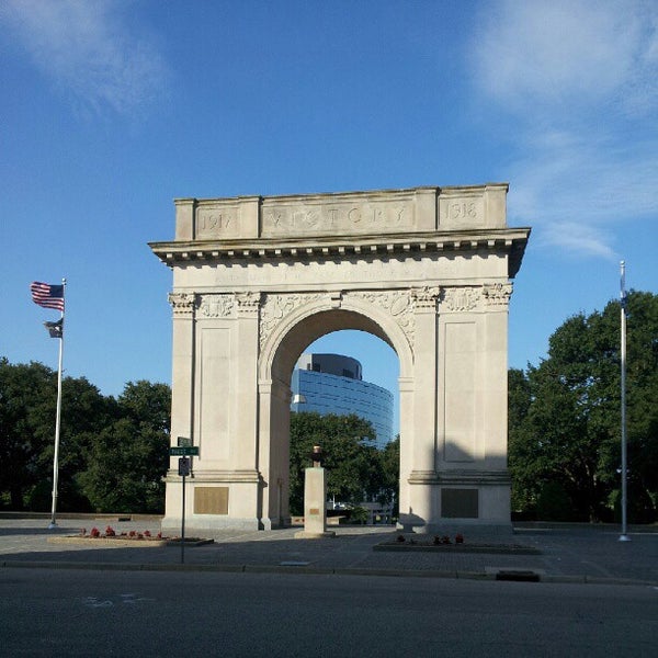 Victory Arch - Monument in Newport News