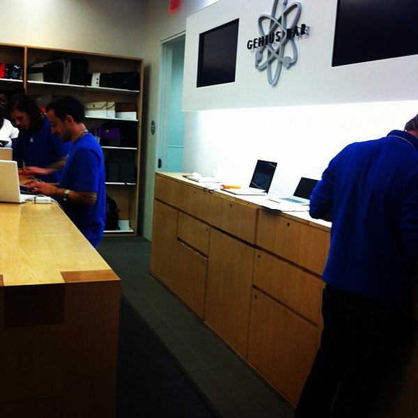 Photos at Apple Short Pump Town Center - Electronics Store