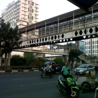Halte TransJakarta Olimo - Jalan Gajah Mada & Jalan Hayam Wuruk