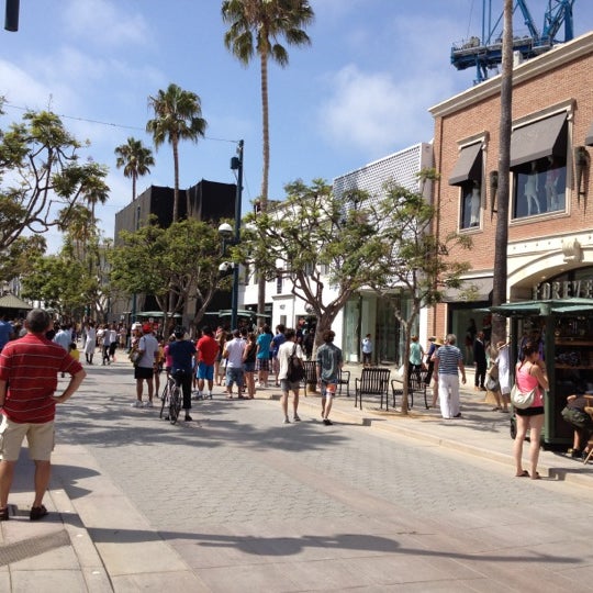 Photos at Third Street Promenade - Shopping Plaza in Santa Monica