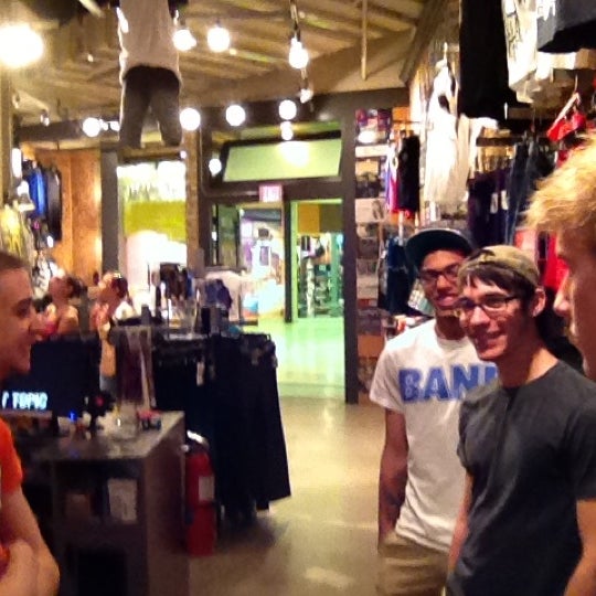 Hot Topic - 14000 Lakeside Cir