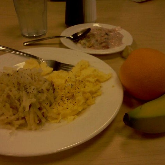 Hillside Dining Hall - College Cafeteria in Cal State University Long Beach