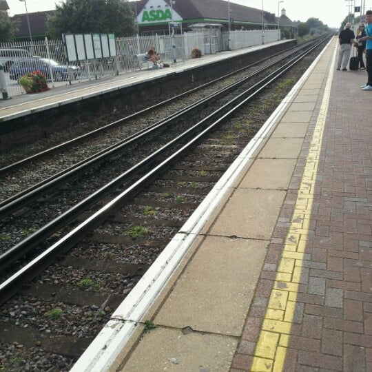 Lancing Railway Station (LAC) - Train Station