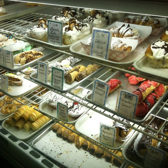 Libby's Italian Pastry - Dessert Shop in Wooster Square - Mill River