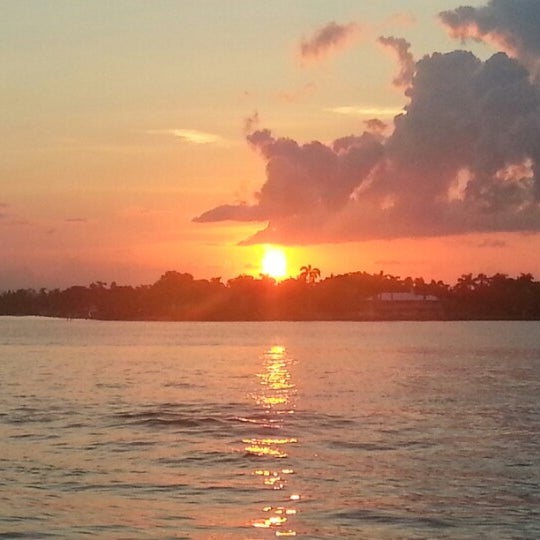 GG's Waterfront Bar And Grill - Seafood Restaurant in Hollywood