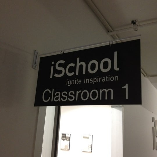 iSchool - College Classroom in ปทุมวัน