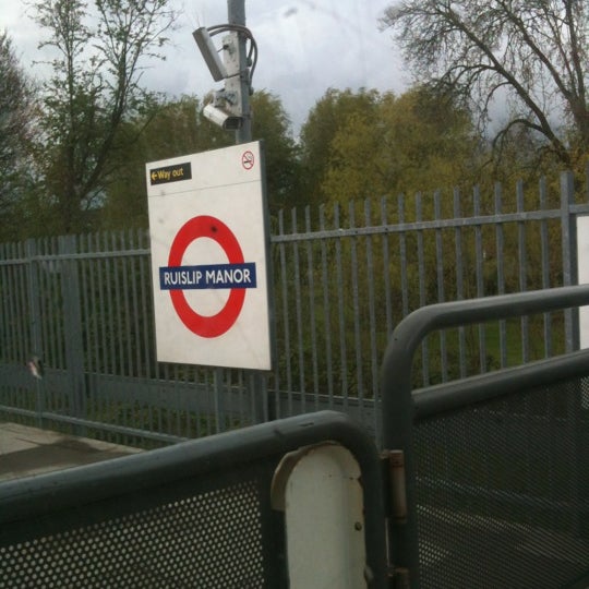 Ruislip Manor London Underground Station - 4 tips from 359 visitors