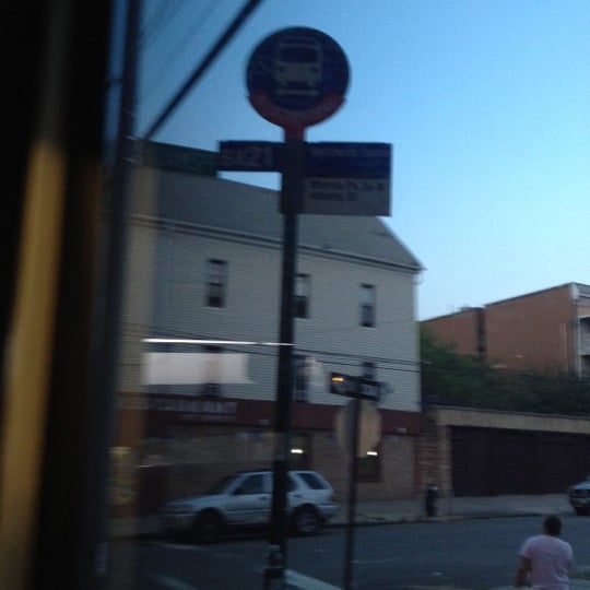 MTA Bus - BxM10 Express at Morris Park Avenue & East 180th Street ...