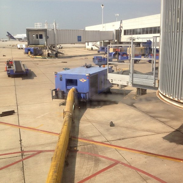 SWA Gate 5 - 132 visitors