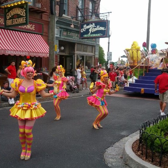 Universal's Superstar Parade - Parade in Orlando