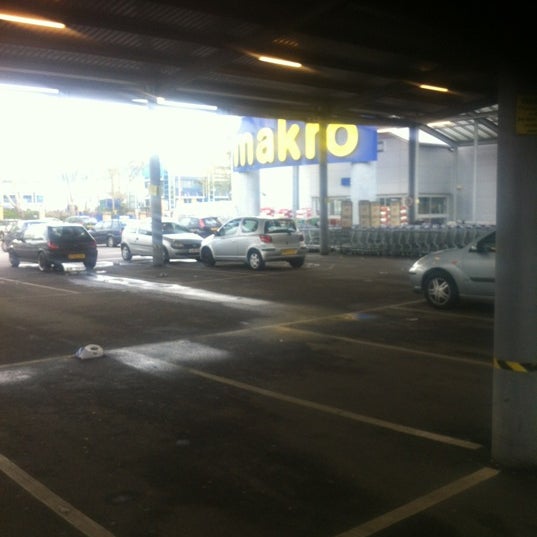 Makro - Warehouse or Wholesale Store in Charlton