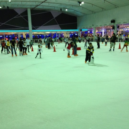 Sub-Zero Ice Skate Club (ซับซีโร่ ไอซ์สเก็ต คลับ) - 15 tips from 1750 ...