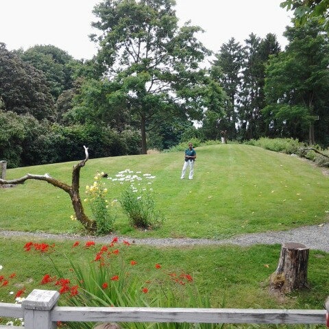 Raptor Center - Zoo Exhibit in Phinney Ridge