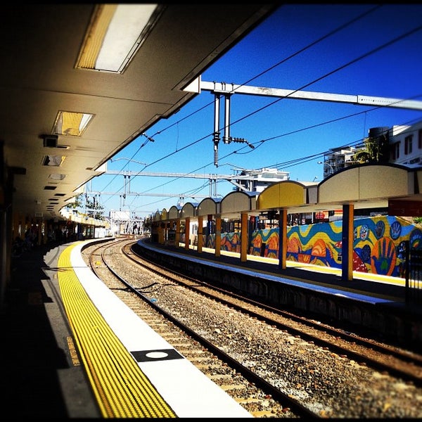 Indooroopilly Railway Station - Train Station in Indooroopilly