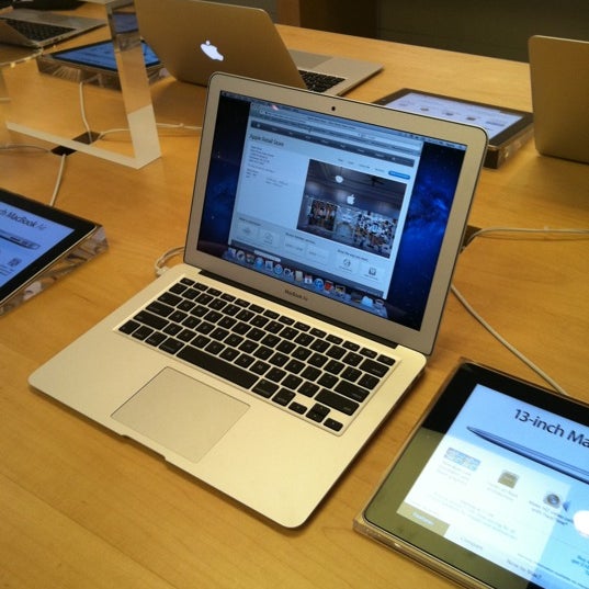 Photos at Apple Short Pump Town Center - Electronics Store