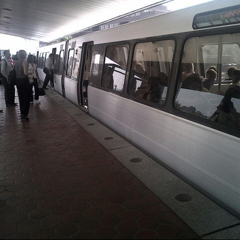 Photos at Braddock Road Metro Station - Metro Station in Braddock Road ...