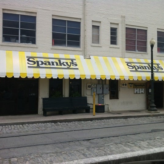 Spanky's Pizza Gallery & Saloon - Historic District-North - 317 E River St