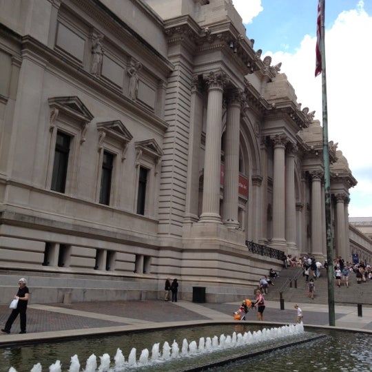 Photos at Metropolitan Museum Steps - Central Park - New York, NY