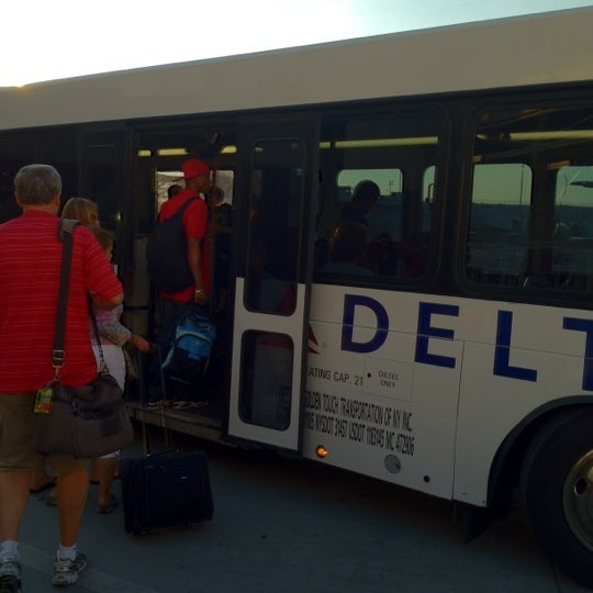 Terminal B Shuttle Bus - Laguardia Airport - 6 tips from 531 visitors