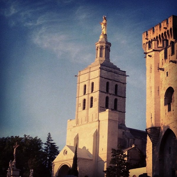 Place du Palais des Papes - 21 tips from 2498 visitors