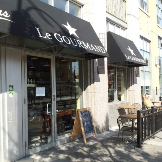 Le Gourmand Café - Fashion District - 152 Spadina Ave