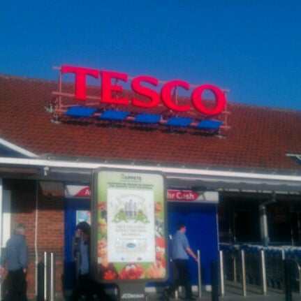 Tesco - Stirling Rd, Shopping Precinct