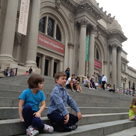 Photos at Metropolitan Museum Steps - Central Park - New York, NY