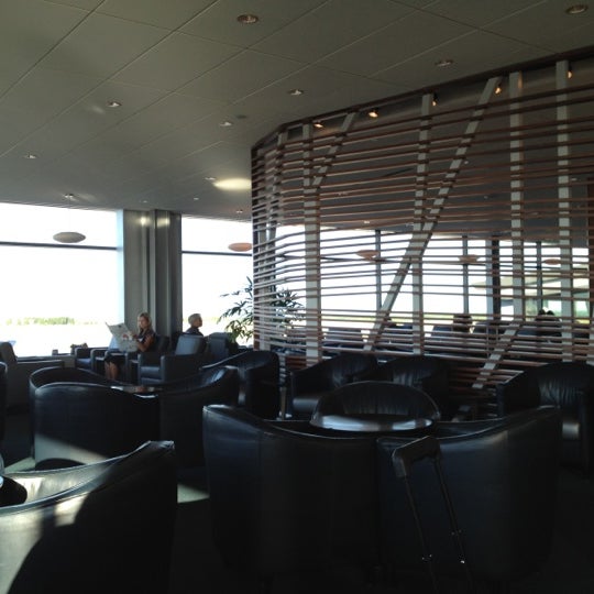 Maple Leaf Lounge - Airport Lounge in Ottawa