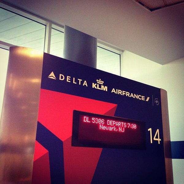 Gate B14 - Airport Gate