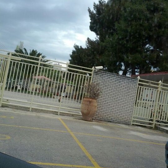 ACS Athens (American Community Schools) - 1 tip