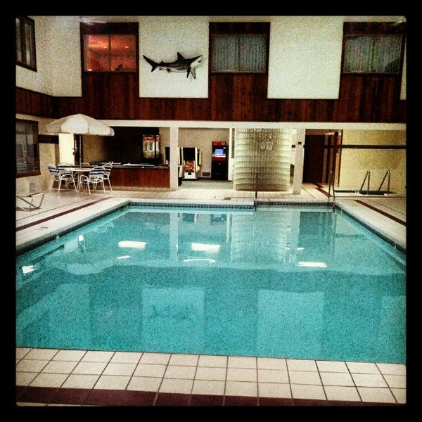 Cedarberry Inn - 855 Phillips Blvd