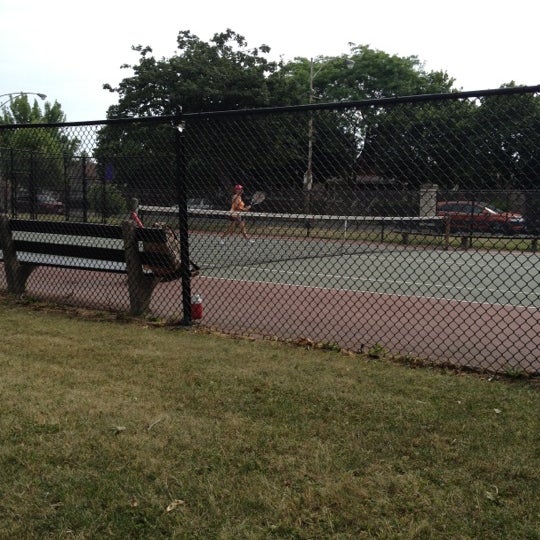 Foster Park Field House - Park in Chicago