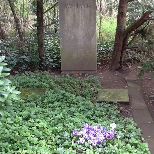 Max Planck's grave - Fraternity House