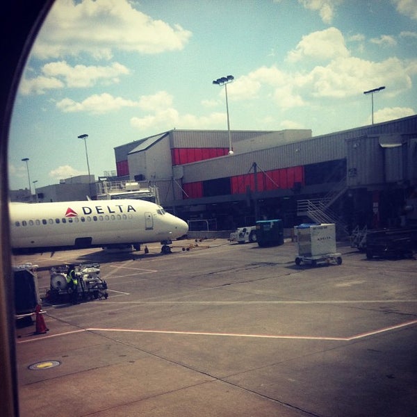 Photos at Gate B27 - Concourse B