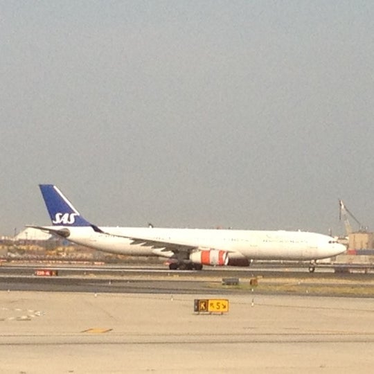 Photos at Gate C132 - Newark Airport and Port Newark - Terminal C3