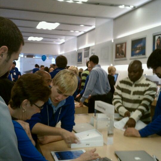 Photos at Apple Short Pump Town Center - Electronics Store