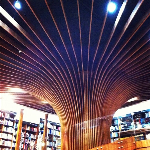 Librería Antártica - Av. Andrés Bello 2425