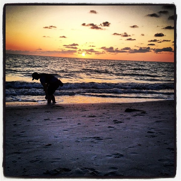 Via Miramar Beach - Beach in Moorings