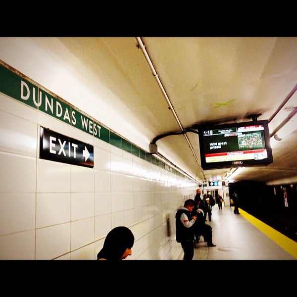 Dundas West Subway Station - Metro Station