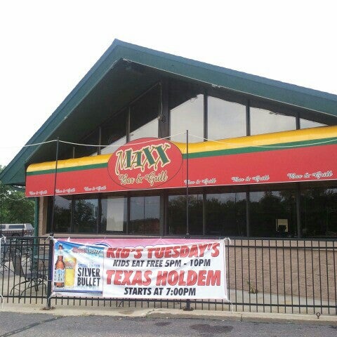 Maxx Bar & Grill - Bar in Ham Lake