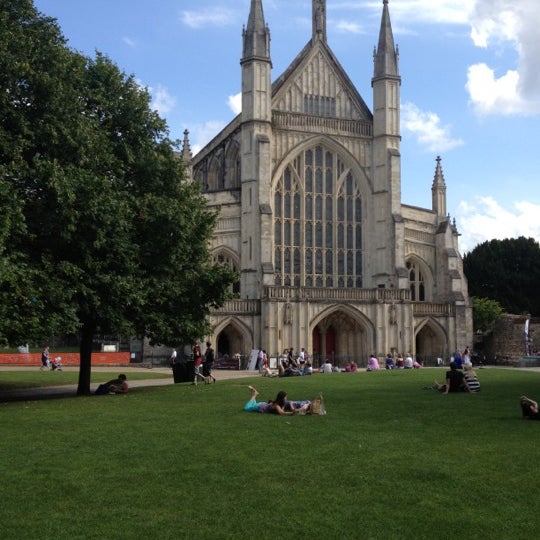 Winchester Cathedral Grounds - 9 tips