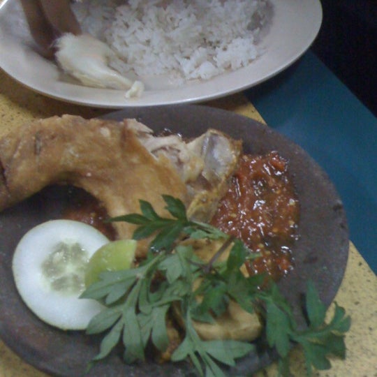 Pecel Lele Simpang Jalan Raja Mahmud - Indonesian Restaurant in Kampung ...