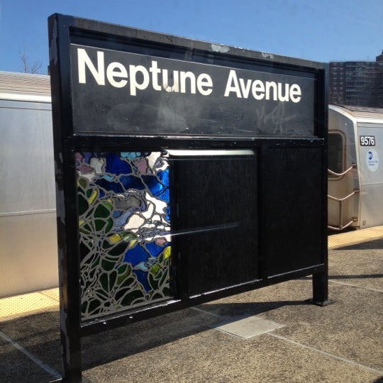 MTA Subway - Neptune Ave (F) - Metro Station in Coney Island