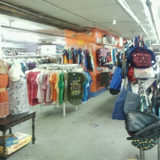 Circle Thrift - Bella Vista - Southwark - 1125 S Broad St