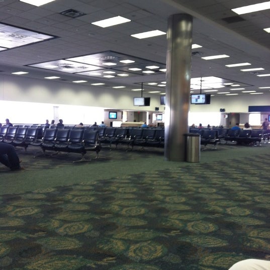 Gate D8 - Airport Gate in Fort Lauderdale