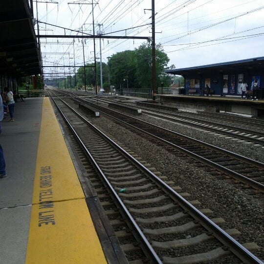 NJT - Metuchen Station (NEC) - Train Station in Metuchen