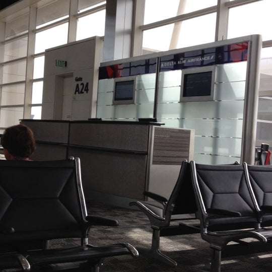 Photos at Gate A24 - Airport Gate in Romulus