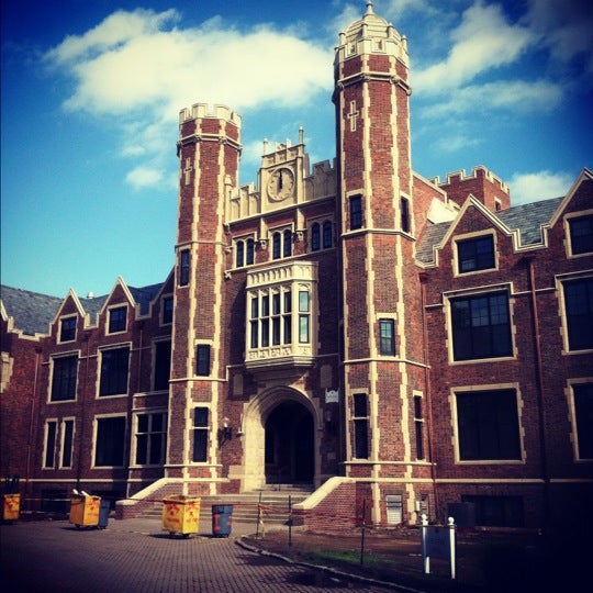 Main Hall - College Residence Hall in Grymes Hill